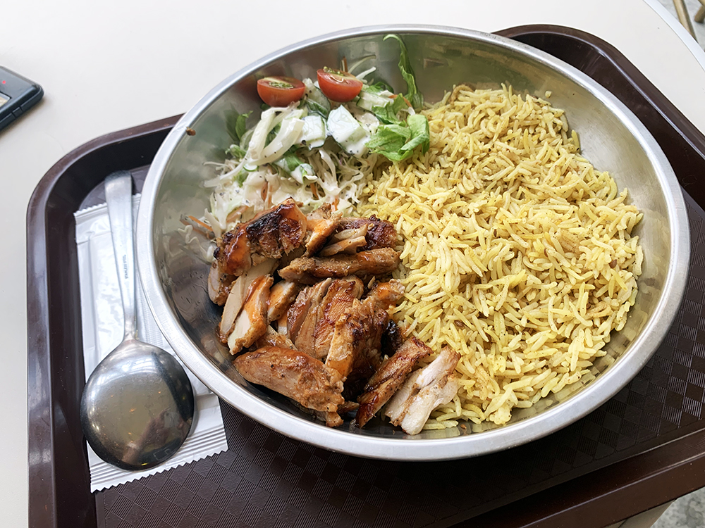 多国籍！「HUB KITCHEN」でオーバーライスとバターチキンカレー - 船場ランチWEB